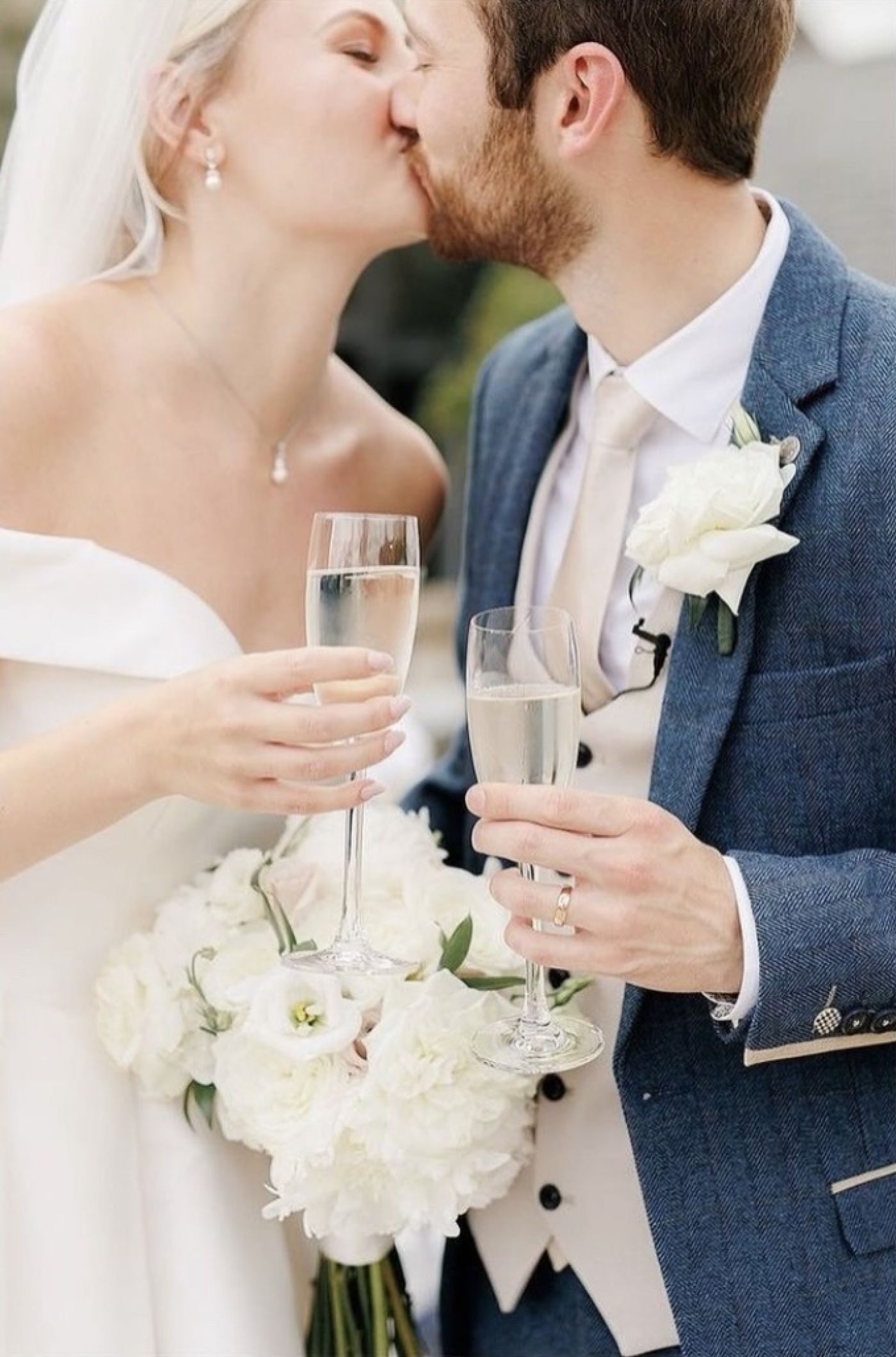 Real Bride - Hannah wearing Elegance jewelry set | Lace and Favour