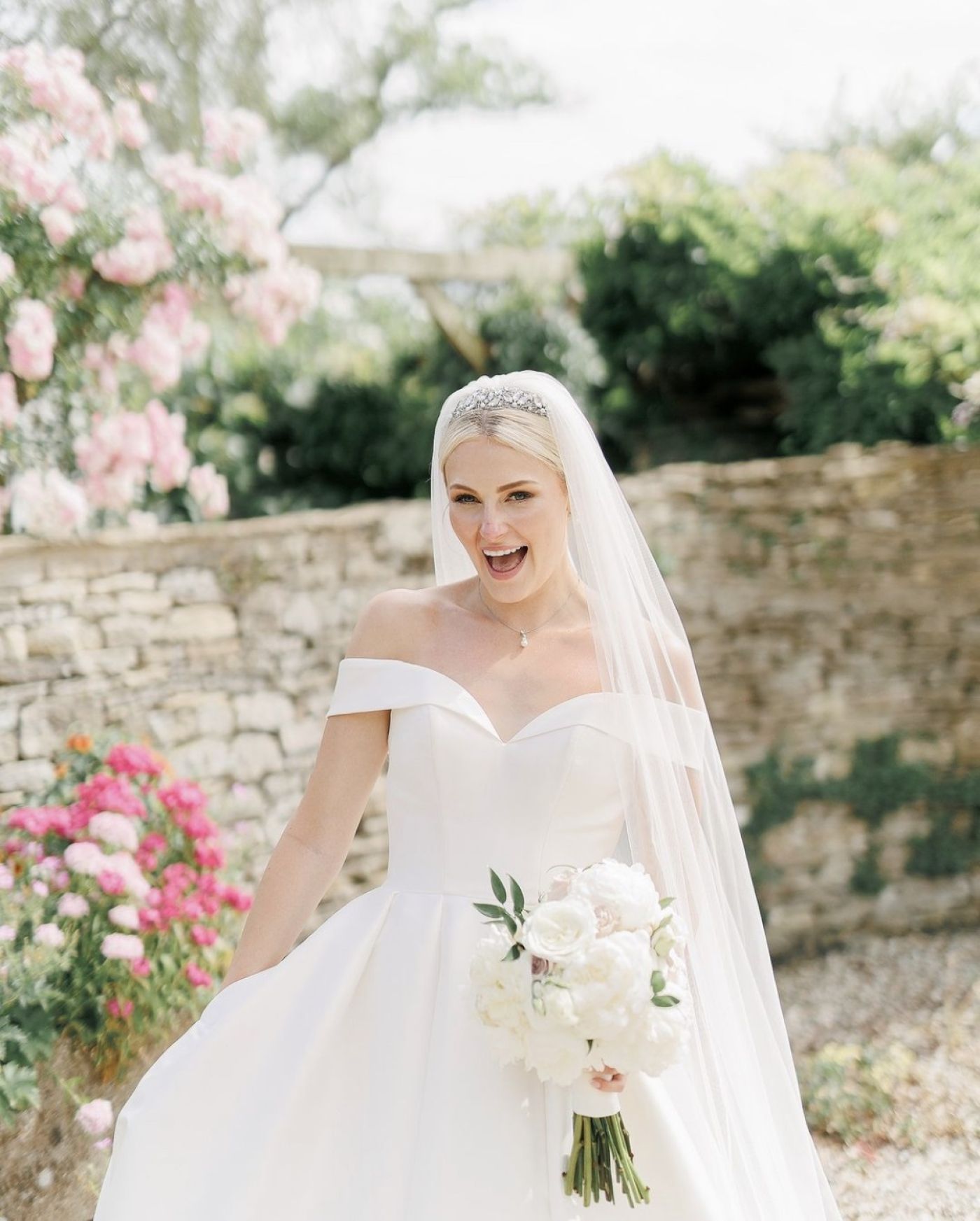 Real Bride - Hannah wearing Elegance jewelry set | Lace and Favour