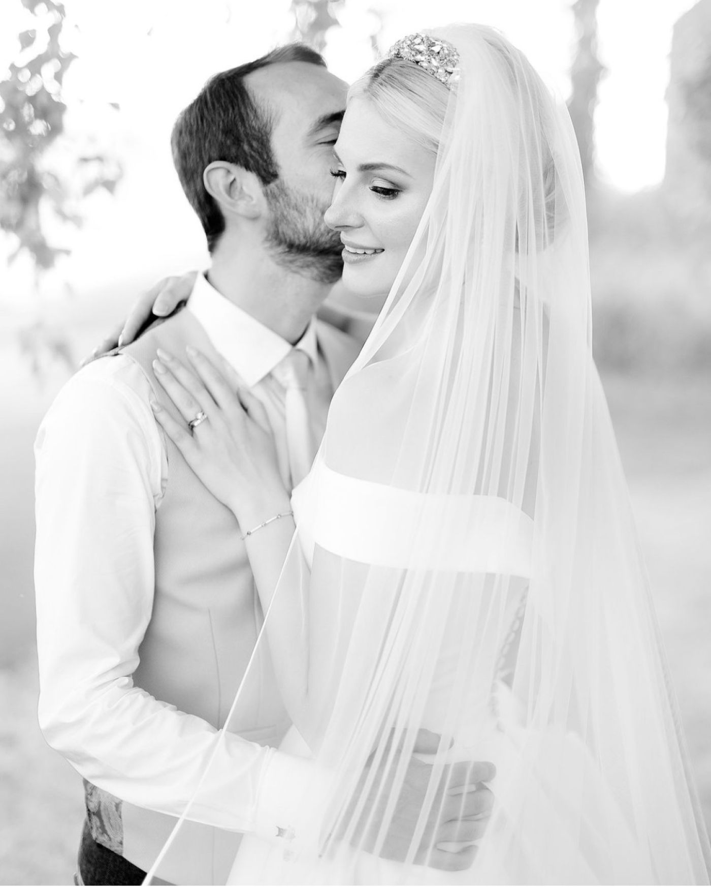 Real Bride - Hannah wearing Elegance jewelry set | Lace and Favour